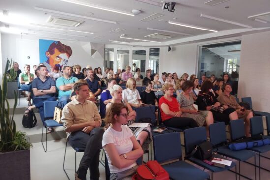 Adaptivno učenje i umjetna inteligencija u obrazovanju - CARNET